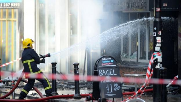 Manchester firefighter Stephen Hunt unlawfully killed - BBC News