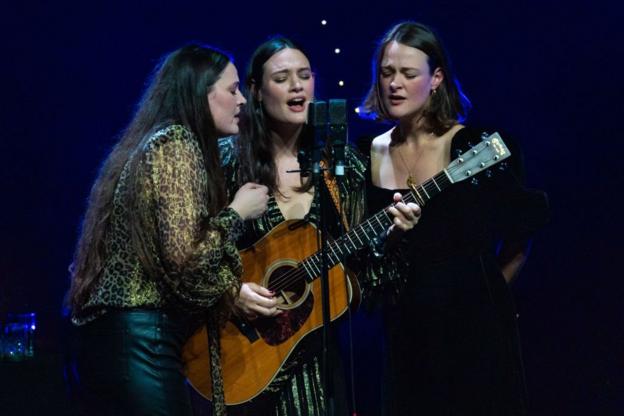 The Staves: 'The pressure to feel empowered is suffocating' - BBC News