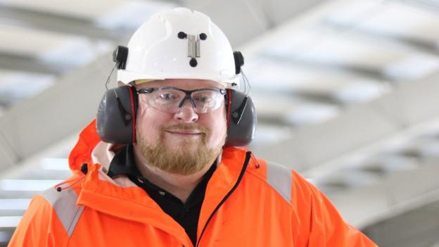 Extraction from Scotland's only gold mine ramped up - BBC News