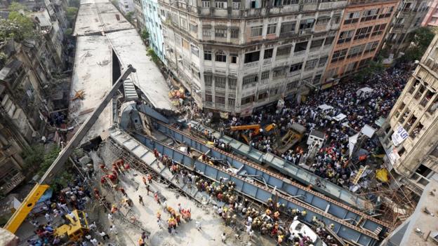 India Kolkata flyover collapse: At least 20 dead - BBC News