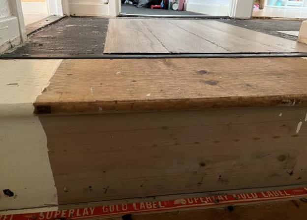 Anger over carpet being ripped out of social housing - BBC News