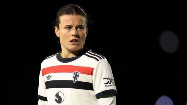 Hayley Ladd: Everton sign Wales defender from Manchester United - BBC Sport