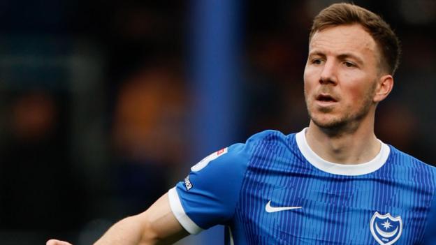 Lee Evans: Blackpool sign former Wales international until 2026 - BBC Sport