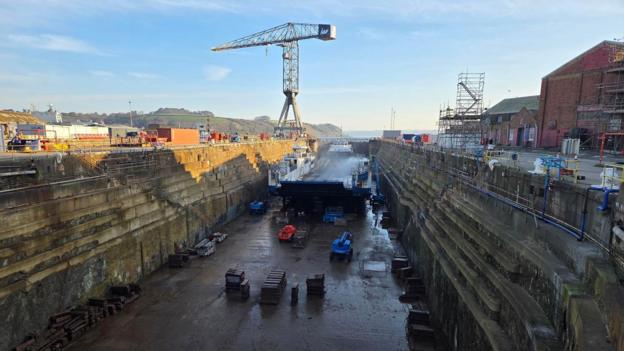 Torpoint ferry begins eight-week refit in Falmouth - BBC News