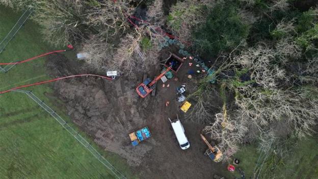 Conwy burst pipe: Two-day wait for people to get water back - BBC News
