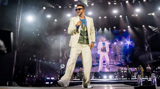 Fans 'stranded' after Justin Timberlake's Chelmsford concert - BBC News