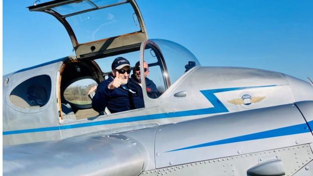 Ex-RAF pilot flies Spitfire for first time aged 102 - BBC News