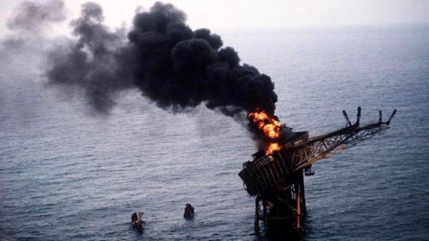 Piper Alpha: Firefighter recalls horror of oil rig disaster - BBC News
