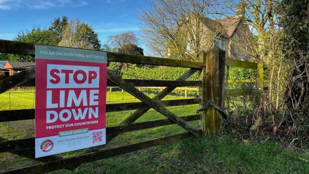 Protesters fly banner in protest over Wiltshire solar farm plans - BBC News