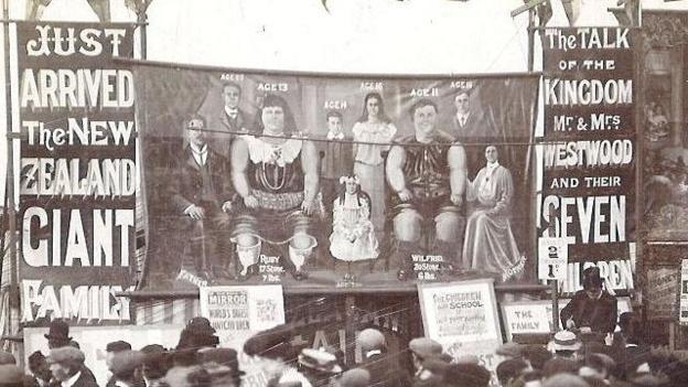 Hull Fair over the years - from freak shows to Instagrammers - BBC News