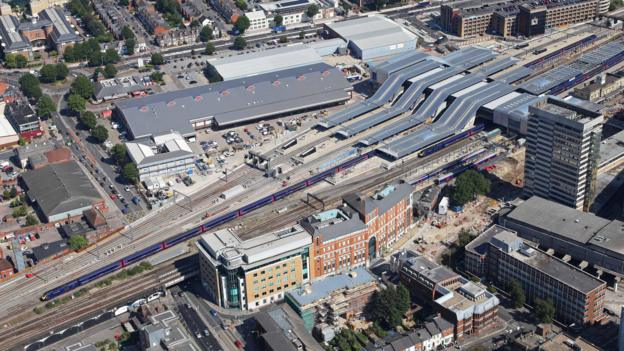 In pictures: 185 years of Reading train station - BBC News