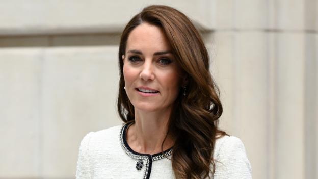 Kate cancer diagnosis rewrites story of past weeks - BBC News