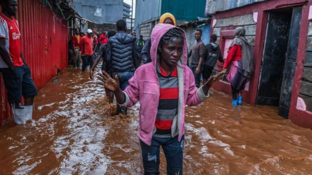 Kenya floods: Mass evacuations ordered ahead of Cyclone Hidaya - BBC News