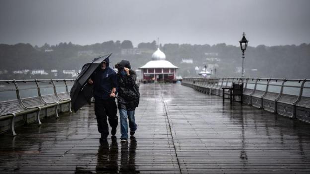 UK weather: Strong wind and rain to replace snow as cold snap ends ...