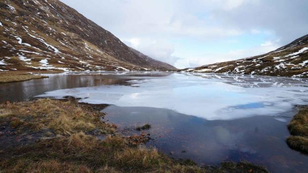 Plan to extend part of Loch Ness hydro power site - BBC News