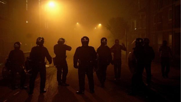 2011 riots: How one night changed my life - BBC News