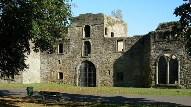 Workington Hall to be lit up for show - BBC News