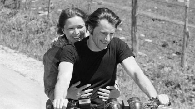 Sam Shepard: US actor and playwright dies aged 73 - BBC News