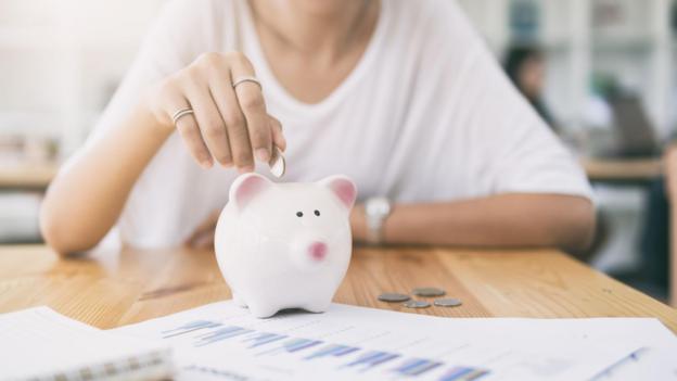 Four easy ways to spend less and save more money - BBC News