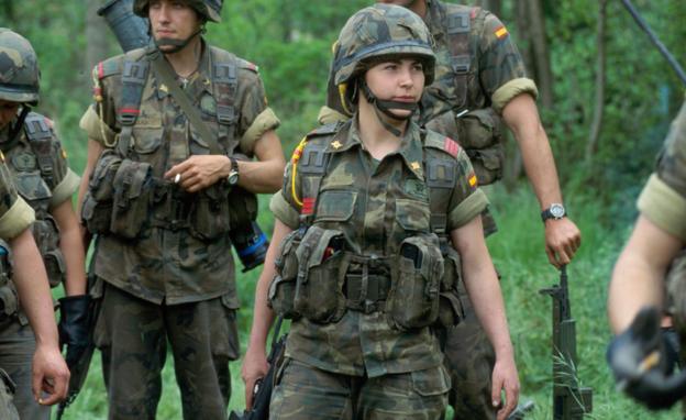 Spain in drive to get women into special forces - BBC News