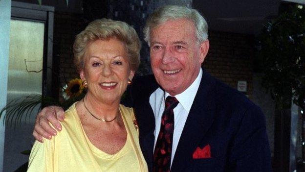 In pictures: Val Doonican - BBC News