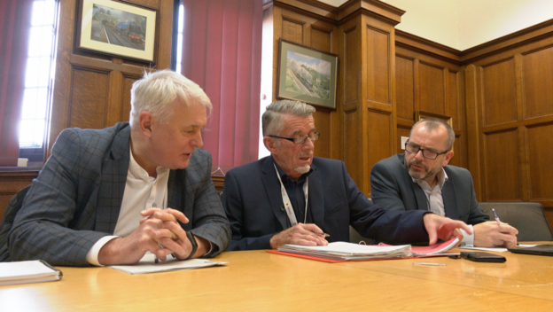 New £130k roles created as Coventry City Council makes cuts - BBC News