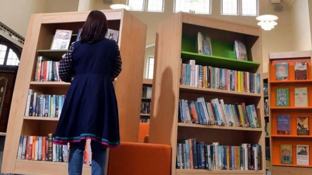 Bradford libraries to reduce opening hours from 2025 - BBC News