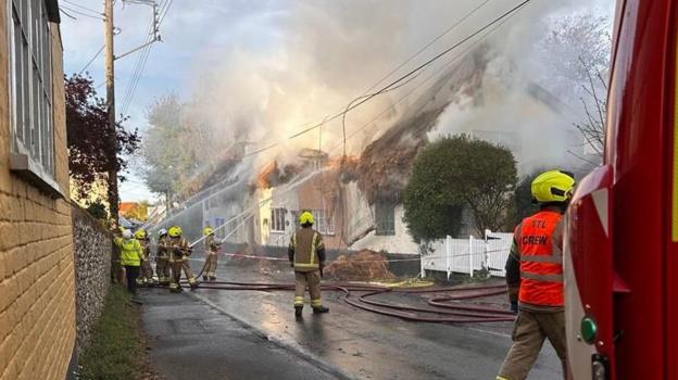 Couple lost Bardwell cottage to fire weeks before baby's birth - BBC News