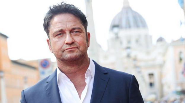 Gerard Butler movie Greenland: Migration filming in Alton - BBC News