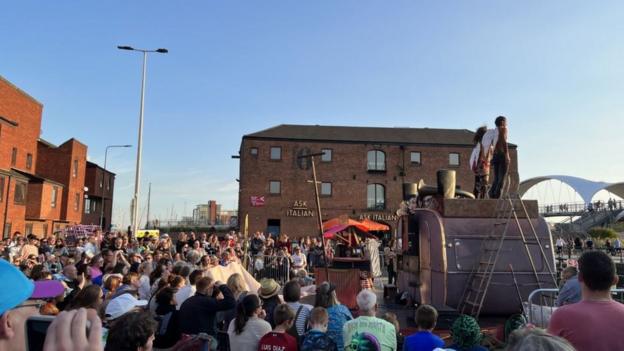 Hull to submit Unesco City of Music bid as part of culture plan - BBC News