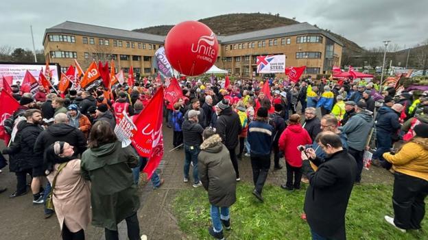 Tata Steel workers protest over proposed job losses - BBC News