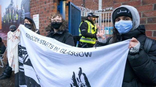 Gaza protesters block BAE Systems shipyard in Glasgow - BBC News