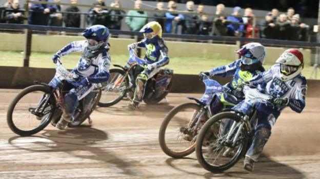 Poole Pirates speedway champions after Oxford Cheetahs victory - BBC News