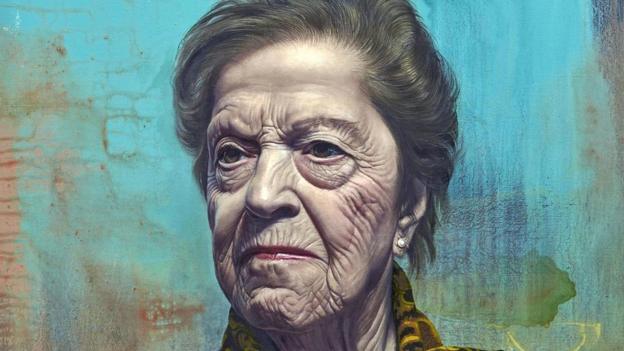 Holocaust: Caerphilly family haunted by Nazi's skin lamp - BBC News