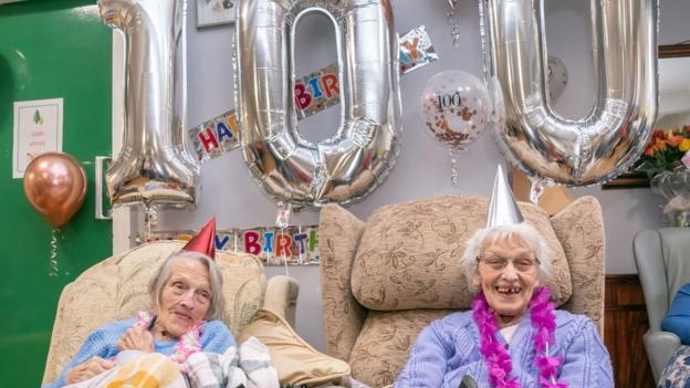 Barnsley identical twin sisters celebrate 100th birthdays - BBC News