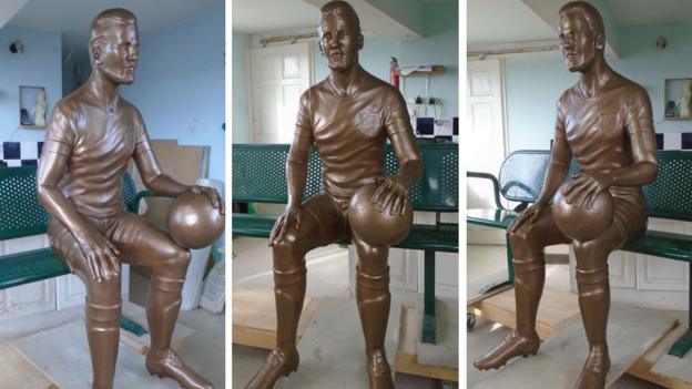 Harry Kane attends statue unveiling with players from childhood club ...