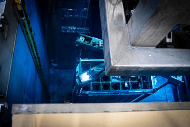 Sellafield Nuclear storage rack takes first fuel deposits - BBC News