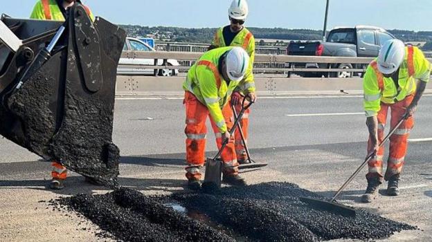 M5 northbound reopens following Avonmouth Bridge fault delays - BBC News