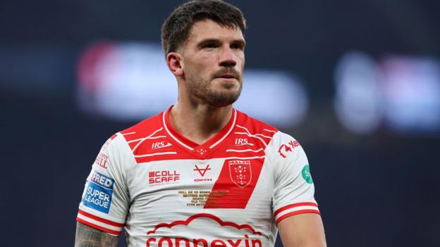 Oliver Gildart: Hull KR centre extends contract to end of 2028 - BBC Sport
