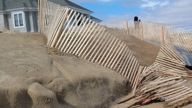 US town's $565,000 sand dune project washed away in days - BBC News