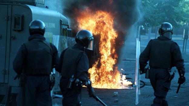 Drumcree: The Garvaghy Road dispute 25 years on - BBC News