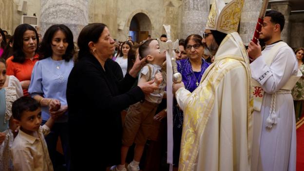 In pictures: Easter celebrations around the world - BBC News