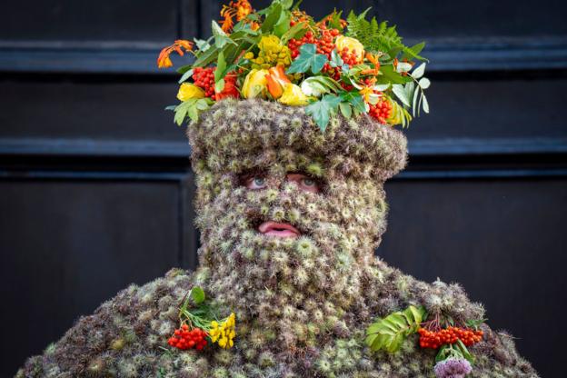 South Queensferry celebrates the Burryman in annual tradition - BBC News