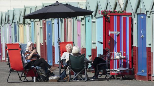 In Pictures: UK March temperature highest for 53 years - BBC News