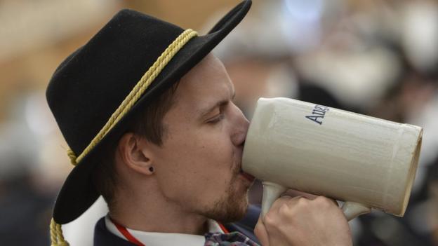 German beer: 500 years of 'Reinheitsgebot' rules - BBC News
