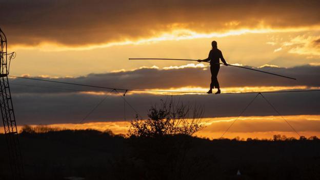Somerset tightrope artist says: 'Don't be scared of life' - BBC News