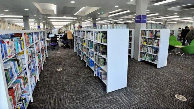 Bradford libraries target male readers in five-year plan - BBC News