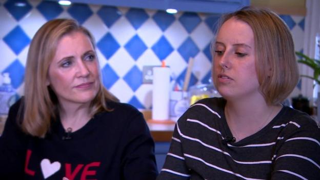 Laura Nuttall: Bucket list brain cancer fundraiser dies - BBC News