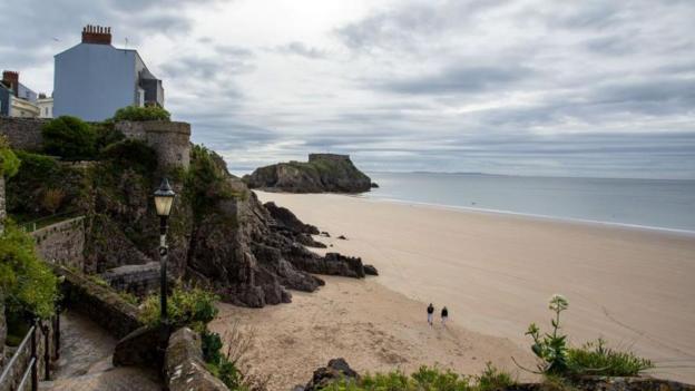 Tenby: Broken sewage pipe fixed after pollution warning - BBC News