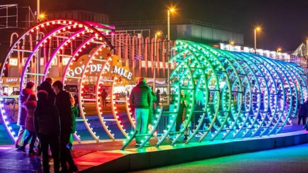 Free Blackpool Lightpool Festival to be extended for half-terms - BBC News